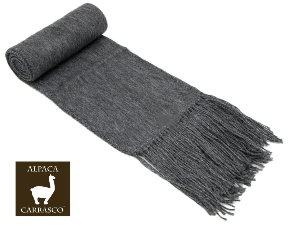 Narrow Alpaca Scarf with Alpaca Figure Label / Tag - Alpaca Carrasco ...